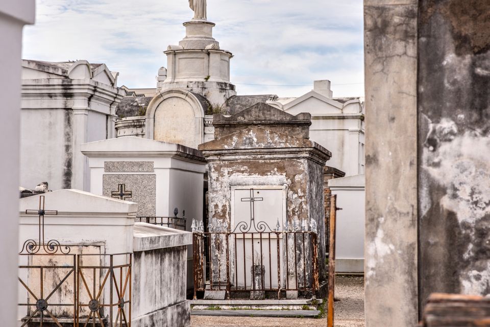 New Orleans: French Quarter Saints & Sinners History Tour - Key Points