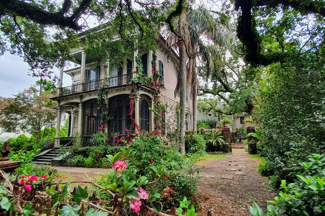 New Orleans Garden District and Cemetery Bike Tour - Exploring New Orleans’ Garden District on Two Wheels