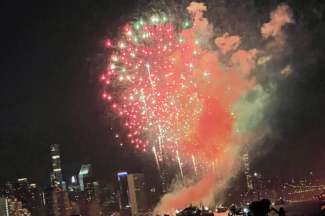 New York City 4th of July Fireworks Luxury Boat Tour - Key Points