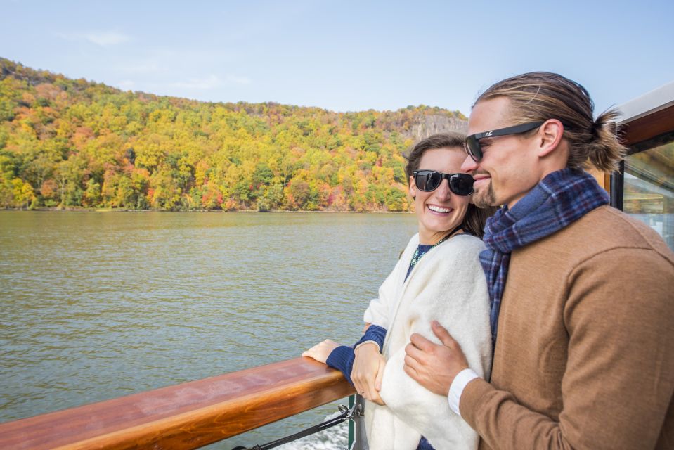New York City: Afternoon Fall Foliage Lunch Cruise - The Experience: What to Expect on the Fall Foliage Lunch Cruise