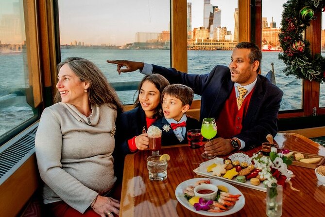 New York City Christmas Holiday Statue and Skyline Cocoa Cruise - What to Expect on the Cruise