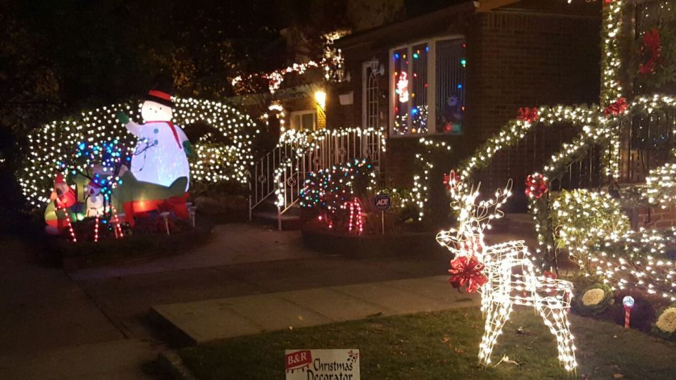 New York City: Dyker Heights Christmas Lights Tour - An In-Depth Look at the Dyker Heights Lights Tour