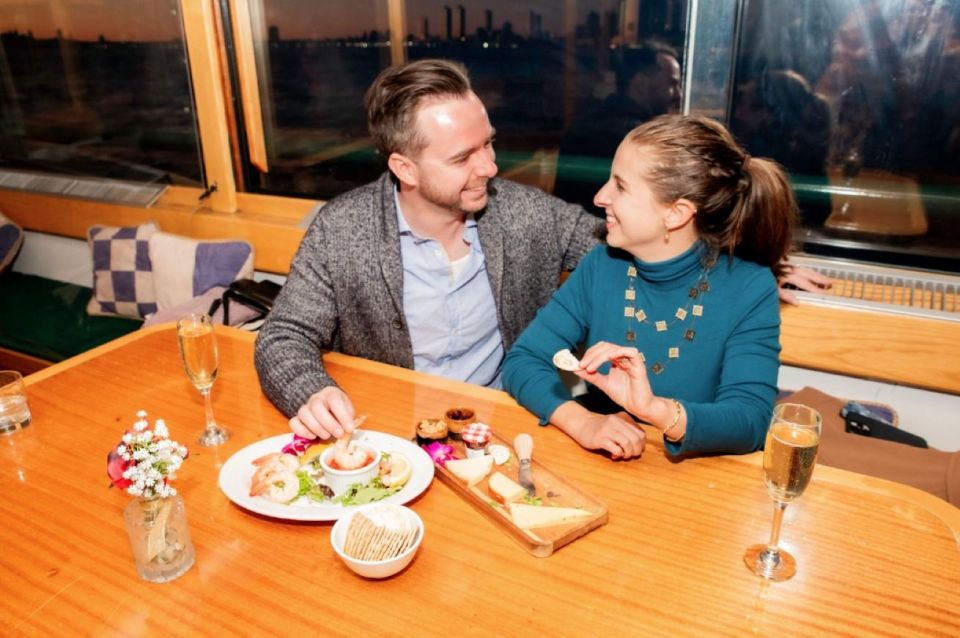 New York City: Holiday Jazz Classic Motor Yacht Cruise - Why This Cruise Works