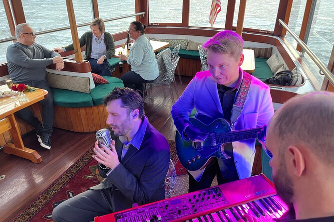 New York City Live Music Sightseeing Serenade Cruise - Key Points