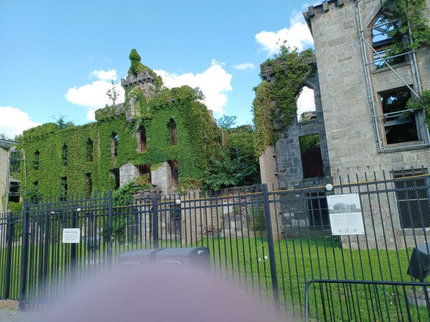 New York City: Roosevelt Island Walking Tour with Tram Ride - Key Points