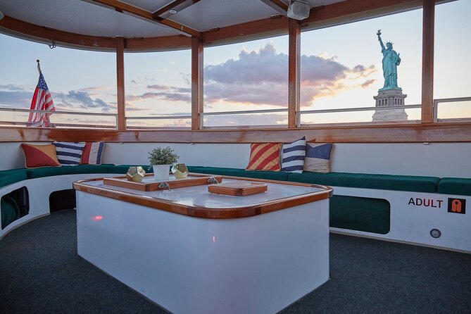 New York City Sunset Cocktail Cruise on Small Yacht - New York City Sunset Cocktail Cruise on Small Yacht: A Detailed Review