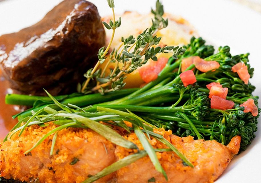 Newport Beach: Christmas Day Buffet Brunch or Dinner Cruise - Newport Beach: Christmas Day Buffet Brunch or Dinner Cruise