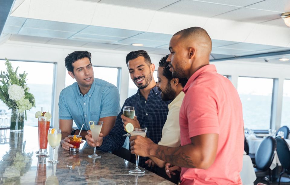 Newport Beach: City Cruises Weekend Dinner Cruise with DJ - Dining Experience