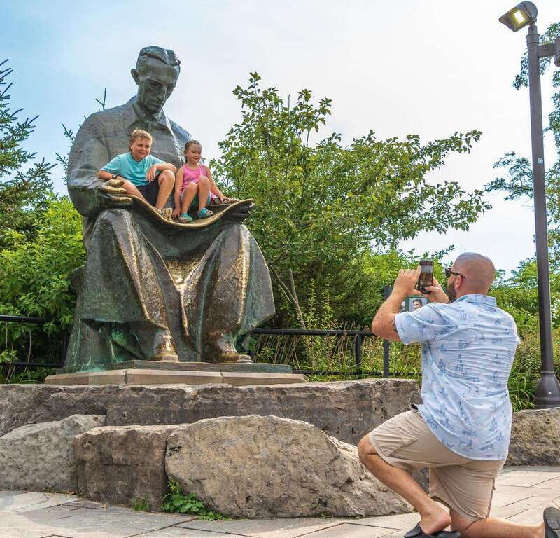 Niagara Falls: USA and Canada Tour with Boat Cruise + Lunch - An In-Depth Look at the Tour