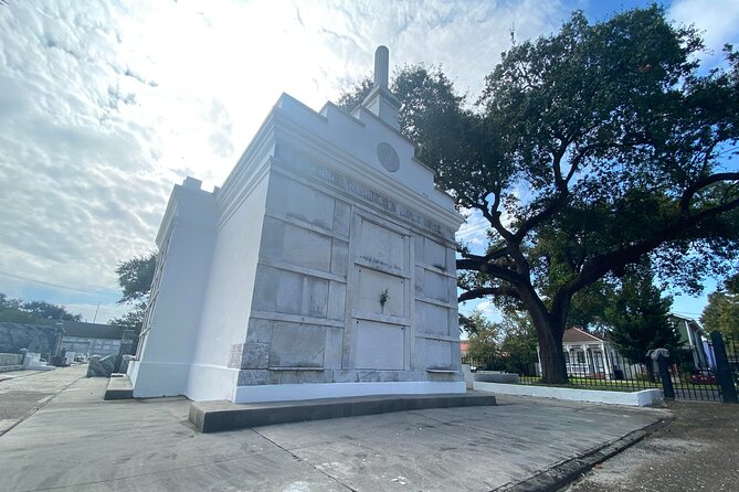 Night Cemetery Insiders Bus Tour- New Orleans - Who Should Consider This Tour?