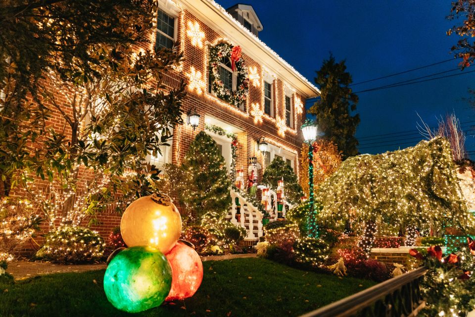 NYC: Dyker Heights Christmas Lights & Skyline View Bus Tour - Real Experiences and Authentic Feedback