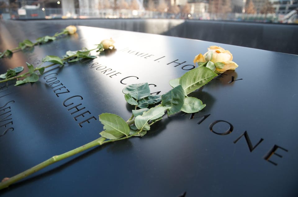 NYC: Financial District Guided Walking Tour English-Spanish - Key Points