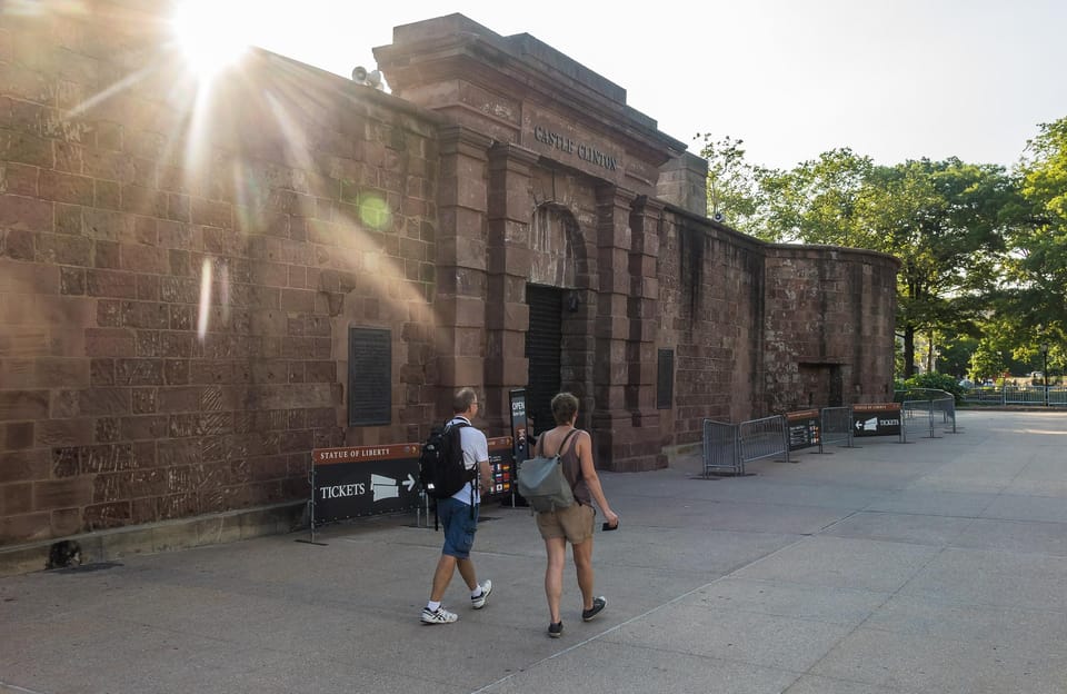 NYC: Financial District Guided Walking Tour English-Spanish - The Sum Up
