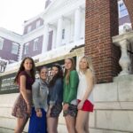NYC: Gossip Girl Sites Bus Tour - The Guide and Atmosphere