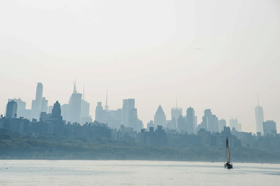 NYC: Grand Palisades Fall Foliage Yacht Tour - A Close Look at the Palisades Fall Foliage Yacht Tour