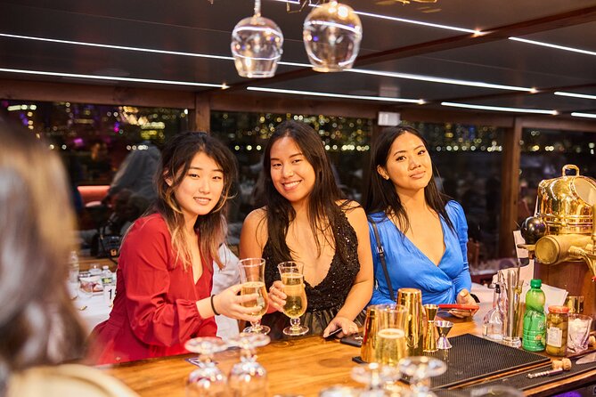 NYC July 4th Fireworks on a Luxury Yacht with Open Bar and Dinner - Key Points