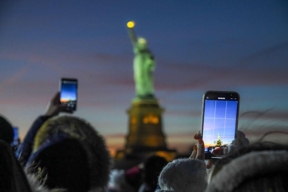 NYC: Manhattan & Statue of Liberty Cruise with Shuttle Bus - What You’ll See from the Water