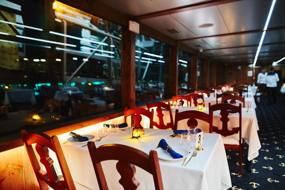 NYC: New Year's Eve Dinner Cruise with Music and Open Bar - Key Points