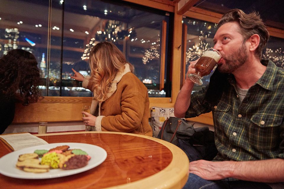 NYC: Night Holiday Lights and Cocoa Cruise - Key Points