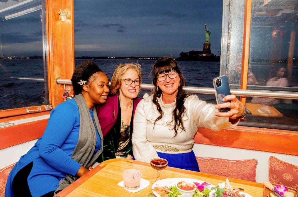 NYC: Night Holiday Lights and Cocoa Cruise - The Sum Up