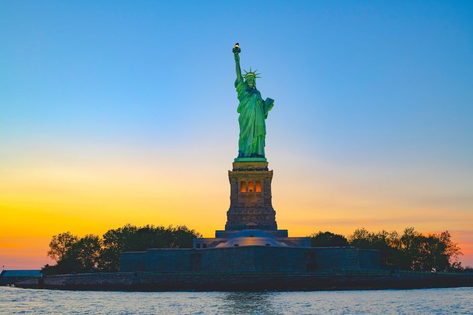 NYC: Private Champagne Sail to the Statue of Liberty - What the Price Includes and What You Might Want to Consider