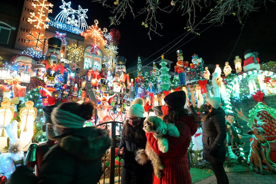 NYC: Private Dyker Heights and NYC Holiday Lights Tour - Transportation and Timing