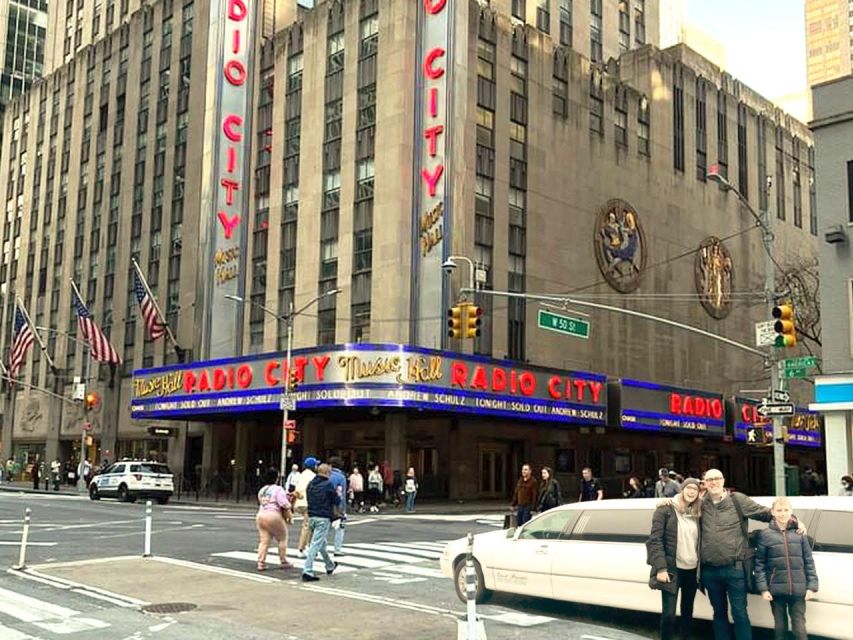 NYC: Private Home Alone 2 Stretch Limousine Tour with Pizza - Key Points