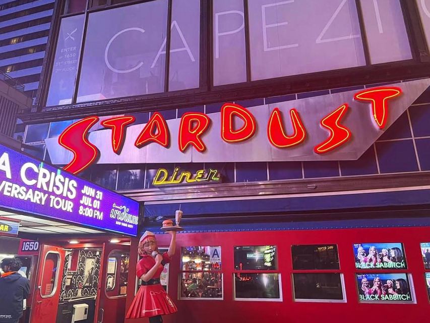 NYC: Private Home Alone 2 Stretch Limousine Tour with Pizza - The Experience in Detail
