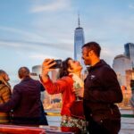 NYC: Sightseeing Holiday Cruise with Drink - Why This Tour Works Well