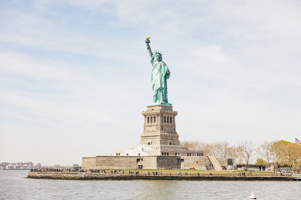 NYC: Wall Street Tour with 9/11 Memorial and Statue Ferry - The Experience: What You Can Expect