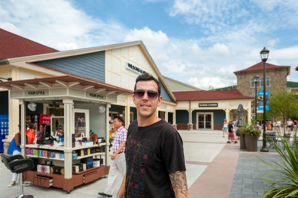 NYC: Woodbury Common Premium Outlets Shopping Trip - The Shopping Experience