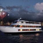 Oahu: Friday Night Fireworks Cocktail Cruise - What to Expect on the Cruise