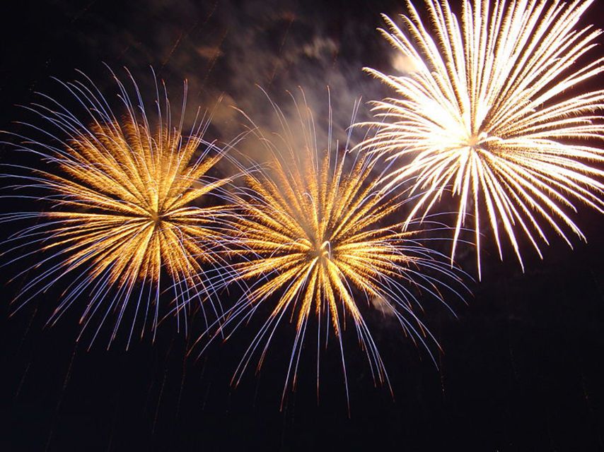 Oahu: Friday Night Fireworks Sail from Hilton Hawaiian Pier - An Overview of the Experience