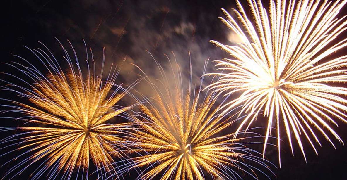 Oahu: Friday Night Fireworks Sail from Hilton Hawaiian Pier - What to Expect on the Cruise