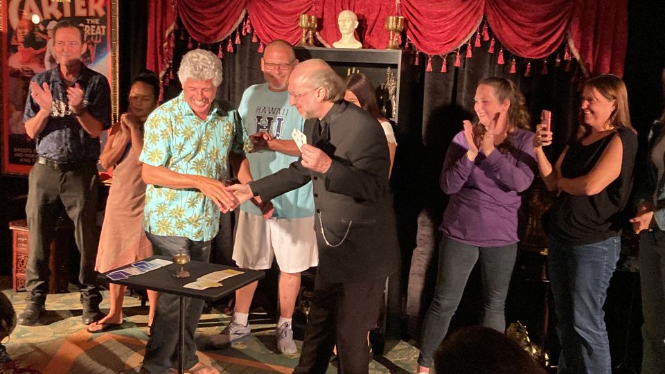 Oahu: Hilton Waikiki Beach Hotel Magical Mystery Show - FAQ