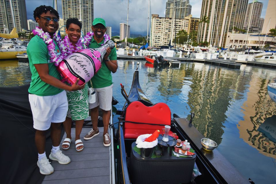 Oahu: Luxury Gondola Cruise with Drinks and Pastries - Key Points