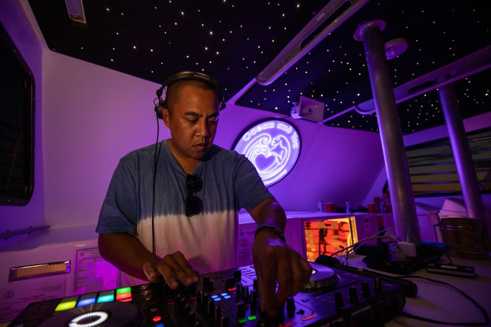 Oahu: Premium Waikiki Sunset Party Cruise with Live DJ - Ending the Night