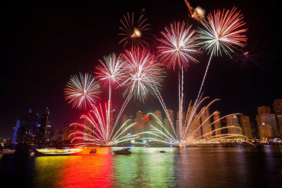 Oahu: Waikiki Fireworks Boat Cruise from Oahu - What to Expect on the Waikiki Fireworks Boat Cruise
