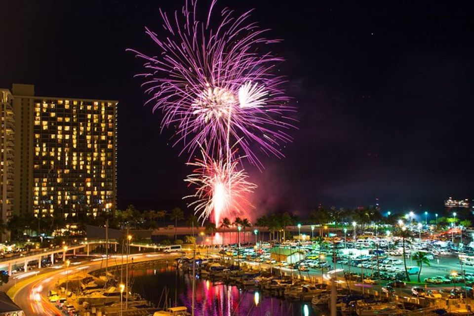 Oahu: Waikiki Friday Night Fireworks Sail - An In-Depth Look at the Waikiki Fireworks Sail