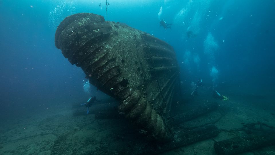 Oahu: Wreck & Reef Scuba Dive for Certified Divers - Who Would Love This Experience?
