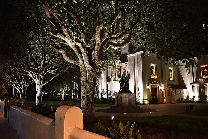 Old City Ghosts: Phantom Pirates & Poltergeists Tour - Stop 7: Plaza de la Constitución