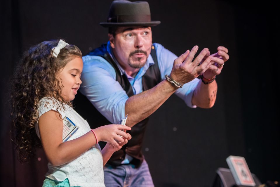 Orlando: The Outta Control Magic Comedy Dinner Show - What to Expect from the Outta Control Magic Comedy Dinner Show