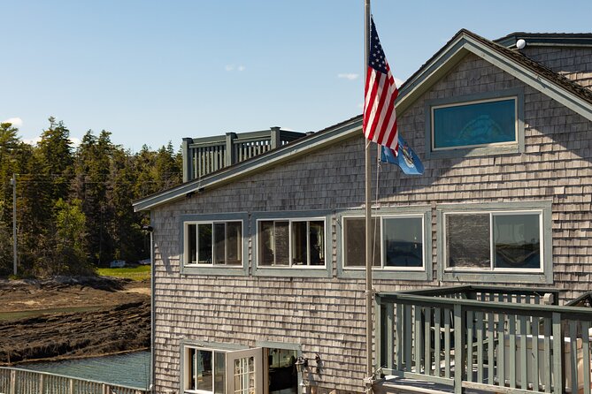 Oyster and Wine Tasting in a Cozy Seaside Lodge - The Sum Up