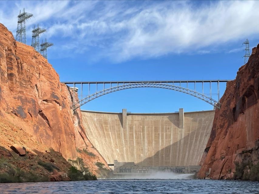 Page: Lake Powell Scenic Dam Cruise - An In-Depth Look at the Lake Powell Scenic Dam Cruise