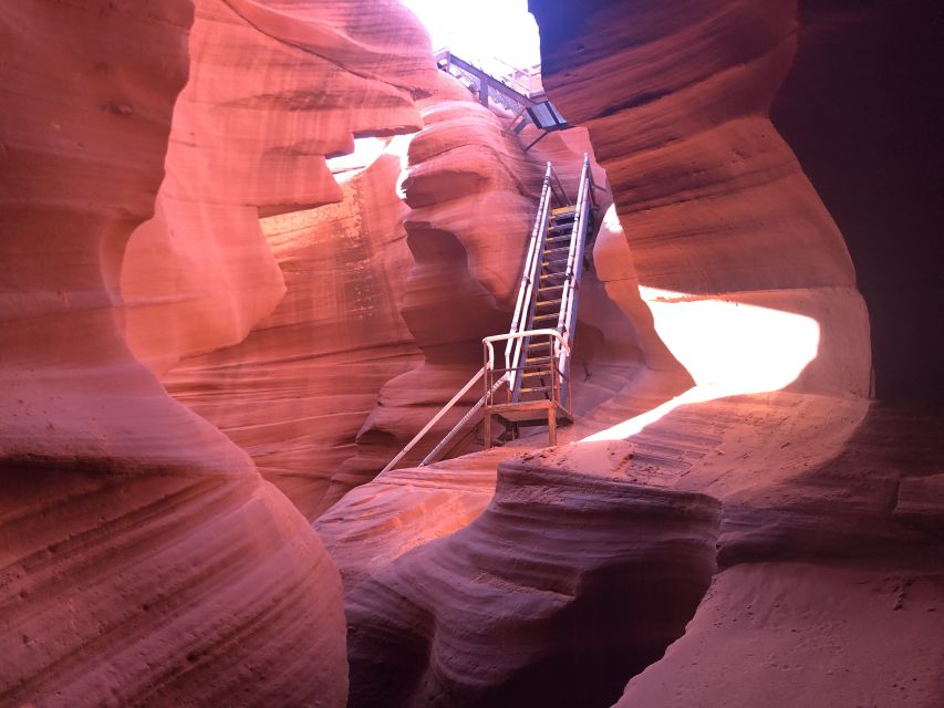 Page: Lower Antelope Canyon Tour with Trained Navajo Guide - An In-Depth Look at the Itinerary