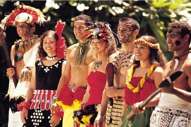 Pearl Harbor, Dole Plantation, Polynesian Center from Waikiki - Pearl Harbor: A Solemn and Moving Start
