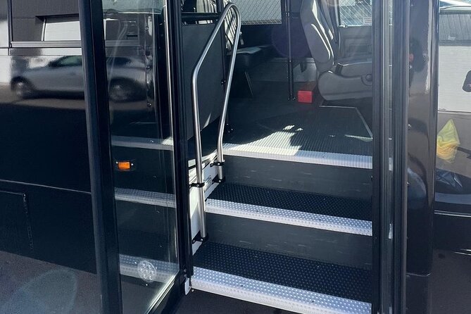 Pearson Airport to Niagara and Vice Versa 24 Passengers Minibus - What is the Pearson Airport to Niagara Falls Minibus Service?