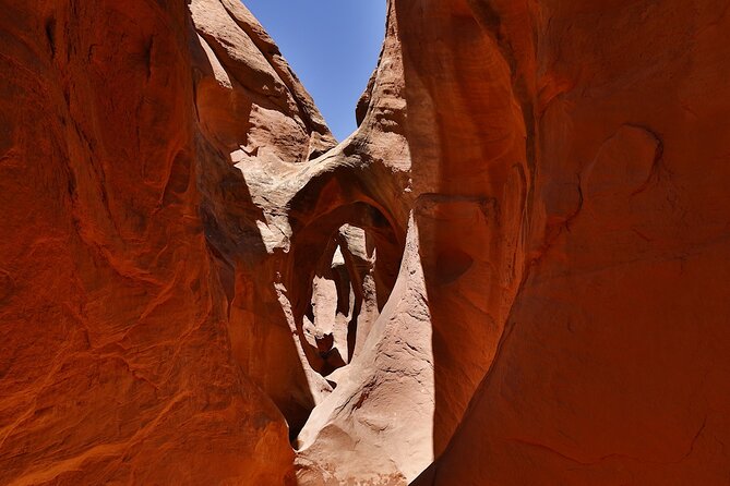 Peekaboo, Spooky and Dry Fork Slot Canyon Tour - Second Stop: Spooky Gulch