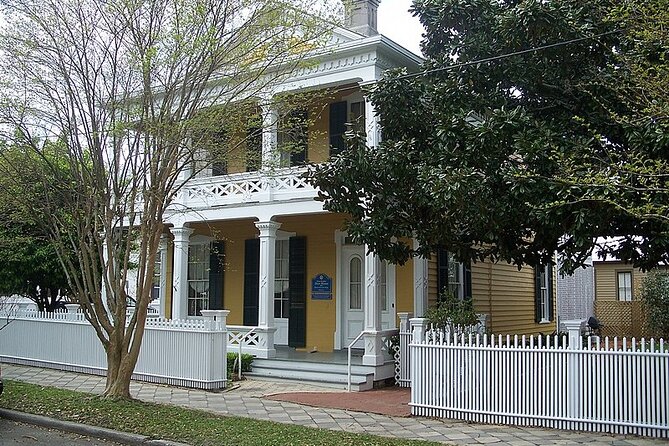 Pensacola Most Haunted Ghost Tour & Scavenger Hunt - In-Depth Look at the Tour Experience