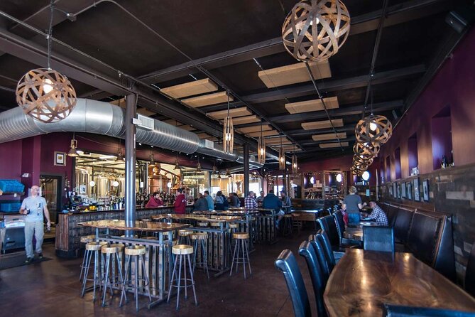 Portland Pubs Walking Beer Tour - The Guides and the Atmosphere